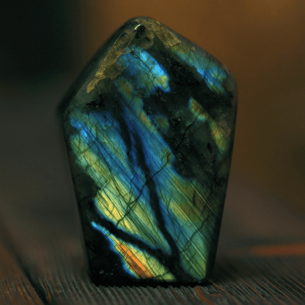 Labradorite Properties Unveiled: The Comprehensive Guide